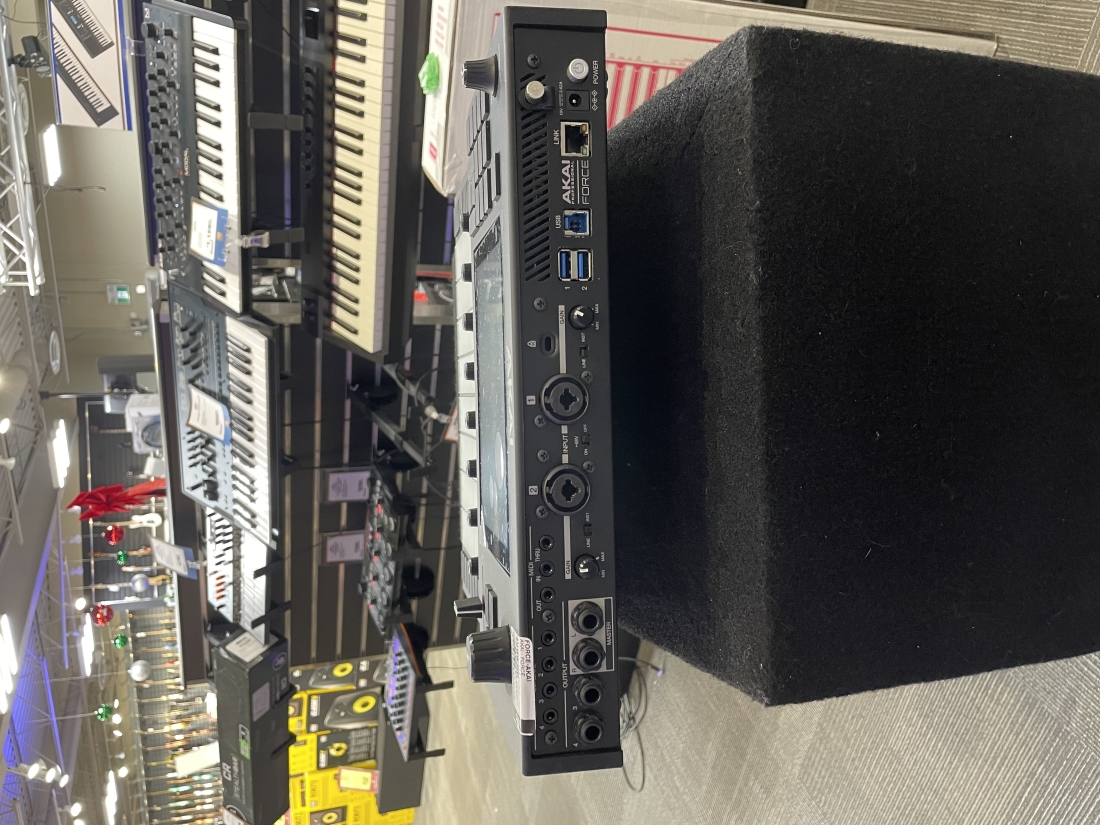 Gear Hunter | Akai - FORCE-AKAI