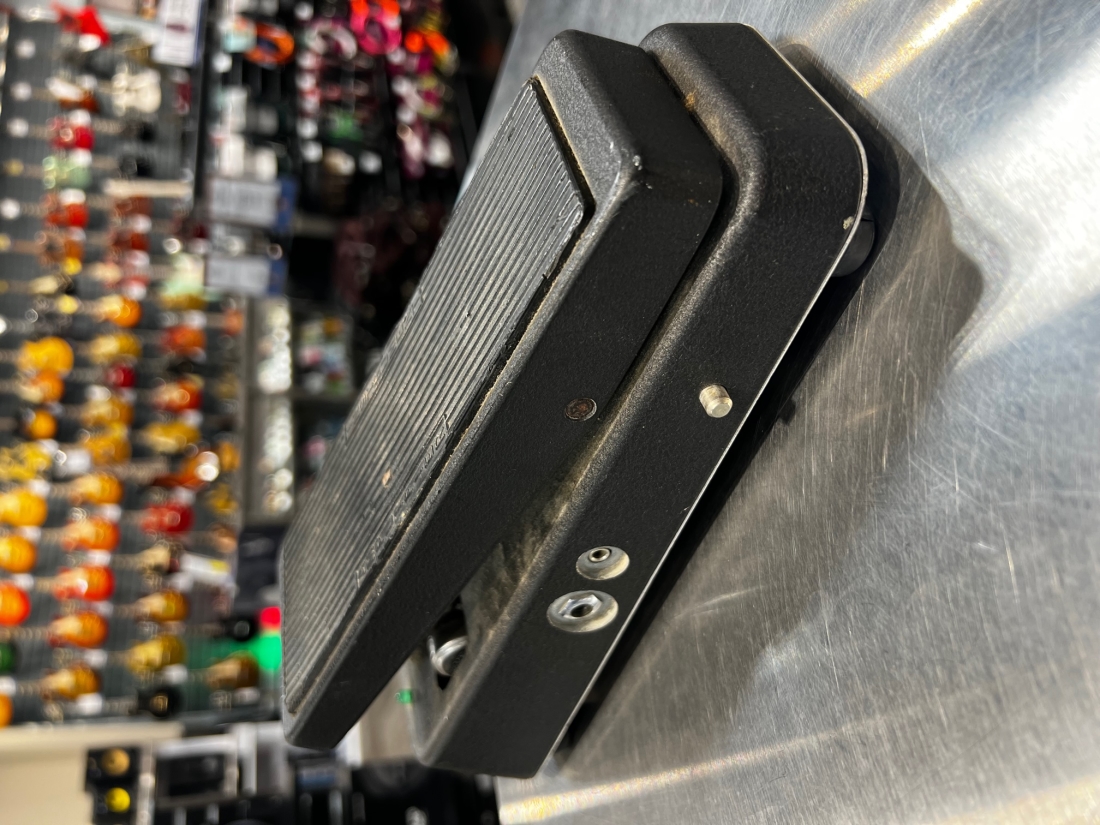 Gear Hunter | DUNLOP CRYBABY - FUZZ WAH