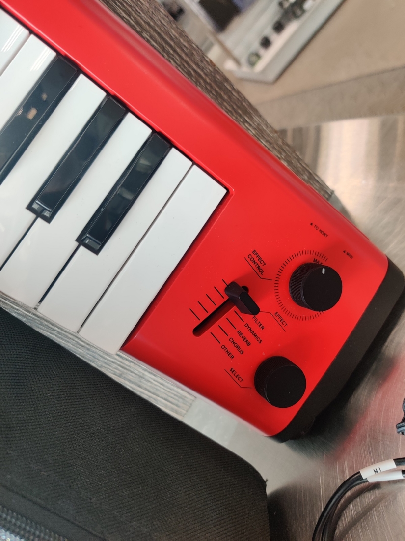 Gear Hunter | Yamaha - SHS500 RD 'Keytar'