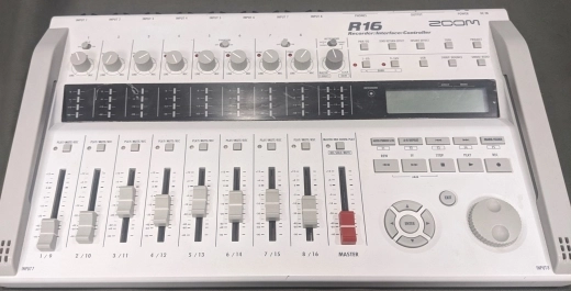 Gear Hunter | Zoom - R16