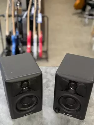 Gear Hunter | M-Audio - AV32