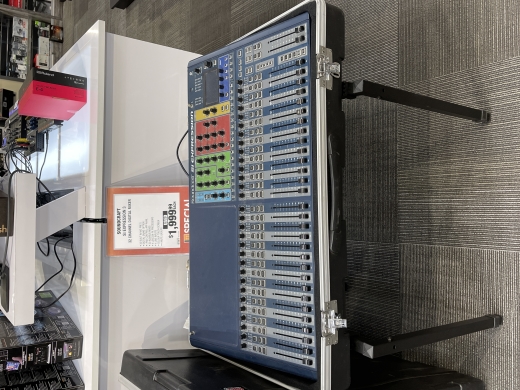 Gear Hunter | DIGITAL LIVE MIXING CONSOLE - 32 CHANNEL