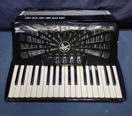 Gear Hunter | Hohner Bravo III 72 - 34 Note Piano Accordion