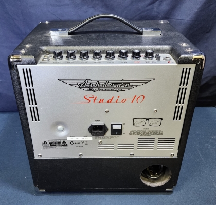 Gear Hunter | Ashdown Engineering - STUDIO-10 Bass Combo