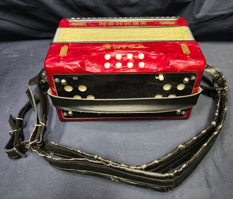 Gear Hunter | Hohner Erica Diatonic Accordion with Case