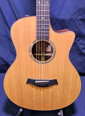 Gear Hunter | Taylor - Baritone 8 String Acoustic