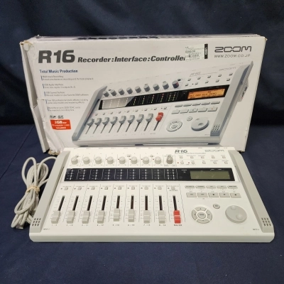 Gear Hunter | Zoom - R16 SD Recorder/Interface/Controller