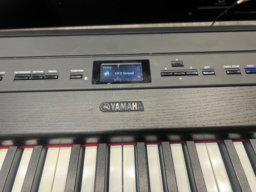 Gear Hunter | Yamaha - P515 B