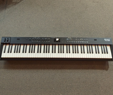 Gear Hunter | Roland - RD-88