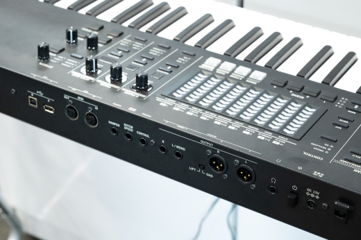 Gear Hunter | Vox - Re-Issue 73 Key Organ with V861 Pedal - Black