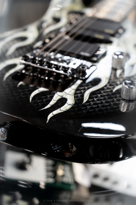 Gear Hunter | Dean - Michael Batio MAB1 Armor Flame w/ Case