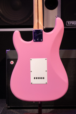 Gear Hunter | Squier - Bullet Strat - Pink