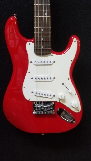 Gear Hunter | SQUIER MINI STRAT DAKOTA RED