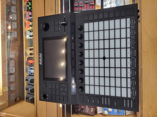 Gear Hunter | Akai - FORCE-AKAI