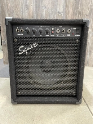 Gear Hunter | Squier Bass Amp