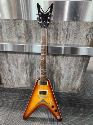 Gear Hunter | DEAN V 79 WITH EMG PICKUPS