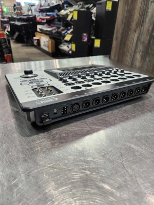 Gear Hunter | QSC - TOUCHMIX-16