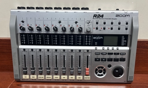 Gear Hunter | Zoom - R24