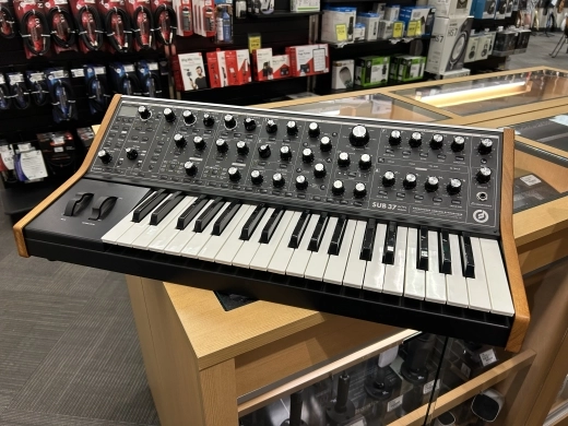 Gear Hunter | Moog - SUB 37 LE