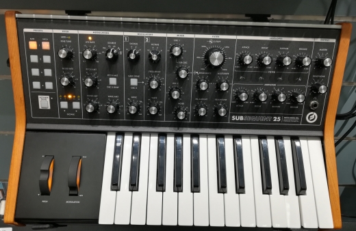 Gear Hunter | Moog - SUBSEQUENT 25