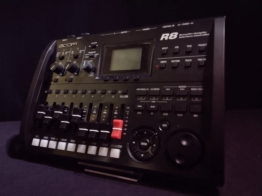 Gear Hunter | Zoom - R8 ZOOM