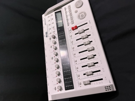 Gear Hunter | Zoom - R16