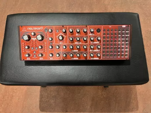 Gear Hunter | Behringer NEUTRON Semi-Modular Desktop Synth