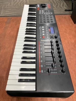 Gear Hunter | Akai MPK261 61 Key Semi-Weighted Keyboard Controller