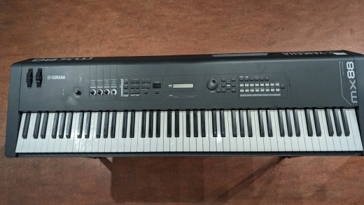 Gear Hunter | Yamaha MX88 BK Synthesizer