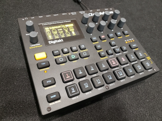 Gear Hunter | Elektron DIGITAKT Sampling Drum Machine / Sequencer