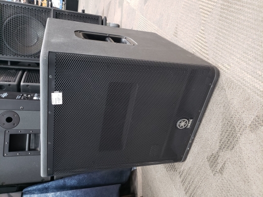 Gear Hunter | YAMAHA DXS15 POWERED SUBWOOFER