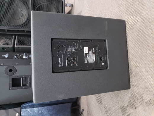 Gear Hunter | YAMAHA DXS15 POWERED SUBWOOFER