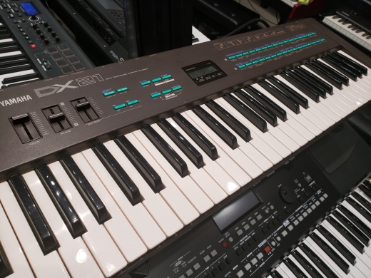 Gear Hunter | Yamaha DX21 FM Synthesizer