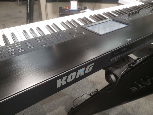 Gear Hunter | Korg Krome 88 Music Workstation