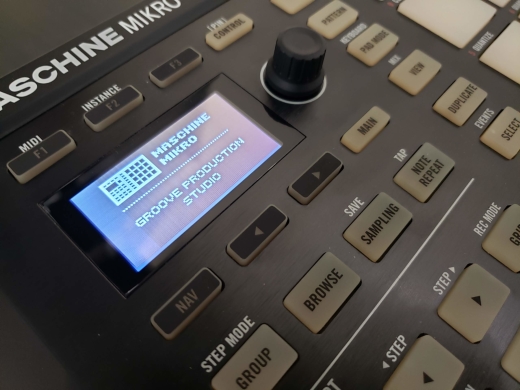 Gear Hunter | Native Instruments MIKRO MK2 Groove Production ...