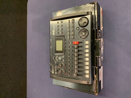 Gear Hunter | Zoom - R8 ZOOM