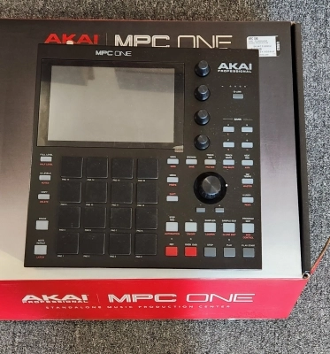 Gear Hunter | AKAI - STANDALONE MUSIC PRODUCTION CENTER