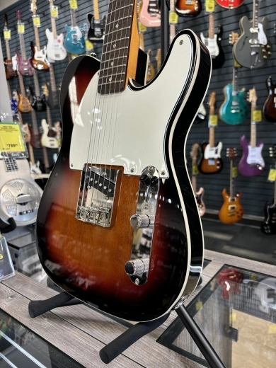 Gear Hunter | Squier - FSR Classic Vibe '60s Custom Esquire Electric ...