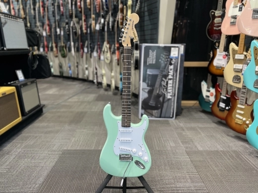 Gear Hunter | FENDER MONTH - FSR AFFINITY STRAT SURF GREEN