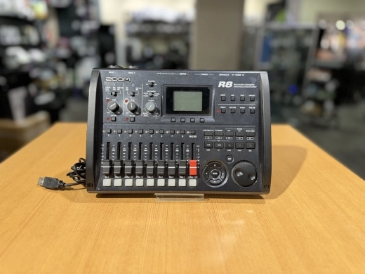 Gear Hunter | Zoom - R8 ZOOM