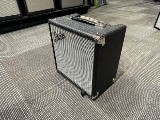 Gear Hunter | FENDER MONTH: Fender Rumble 15 V3 Bass Amp