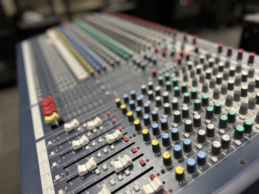 Gear Hunter | Soundcraft - LX7II 32CH