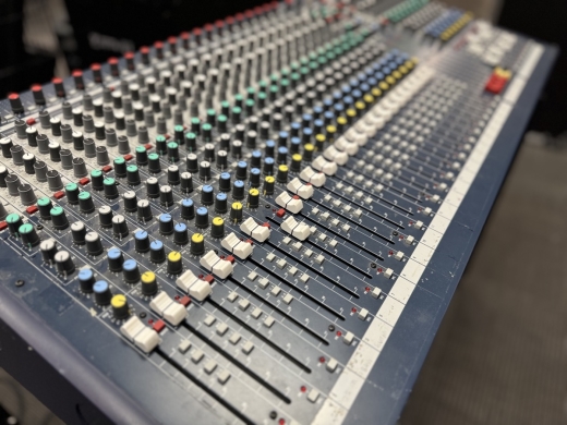 Gear Hunter | Soundcraft - LX7II 32CH