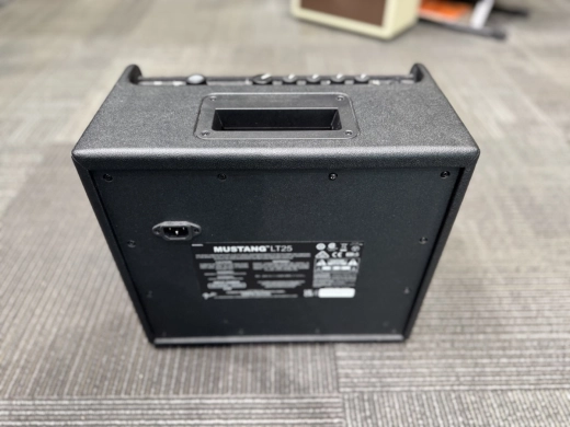 Gear Hunter | Fender Mustang LT25 Guitar Amplifier