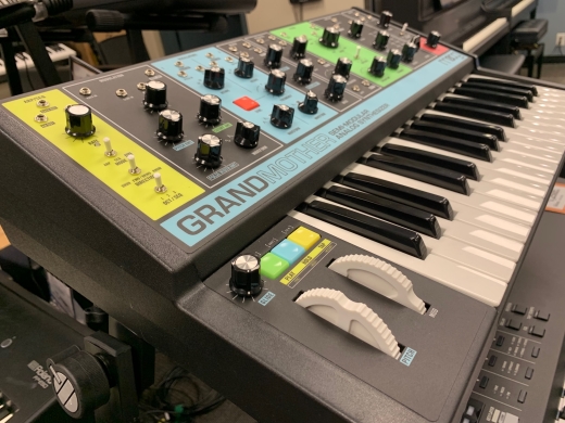 Gear Hunter | Moog - MOD-GRAND-01