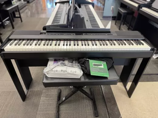 Gear Hunter | Yamaha - P515 B