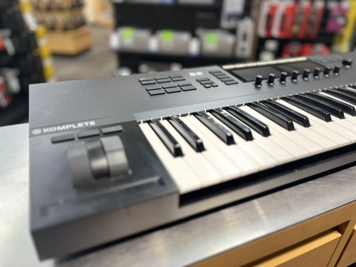 Gear Hunter | Native Instruments - KONTROL S49 MK2