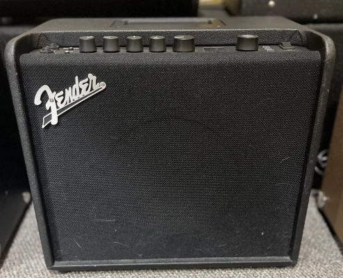 Fender Mustang LT25 | Long & McQuade