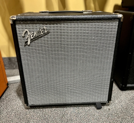 Gear Hunter | Fender - Rumble 40 - Rumble Series 40 Watt Bass Amp (V3)