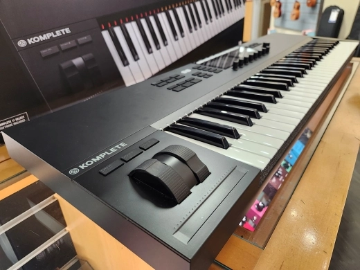 Gear Hunter | Native Instruments - KONTROL S61 MK2